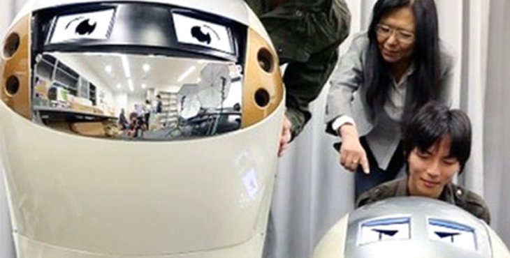 Japanese comedy's latest star is pair of robots using AI to tell jokes ...