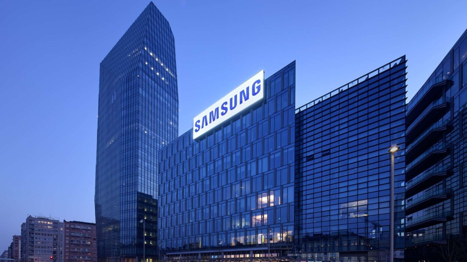 Samsung flags a 10-fold rise