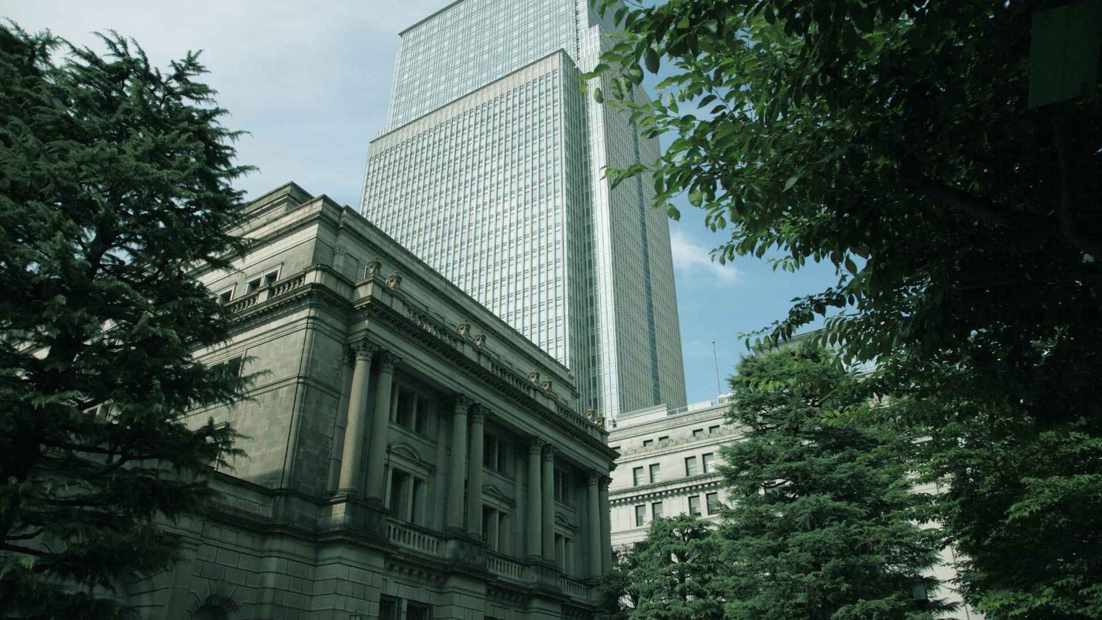 Bank of Japan considers urgent rate hike for inflation