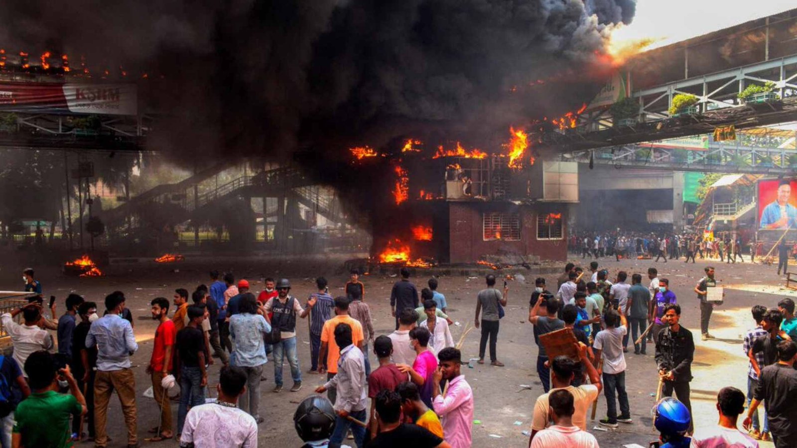 Over 100 Dead as Bangladesh Faces Unrest Over Job Quota System Revamp ...