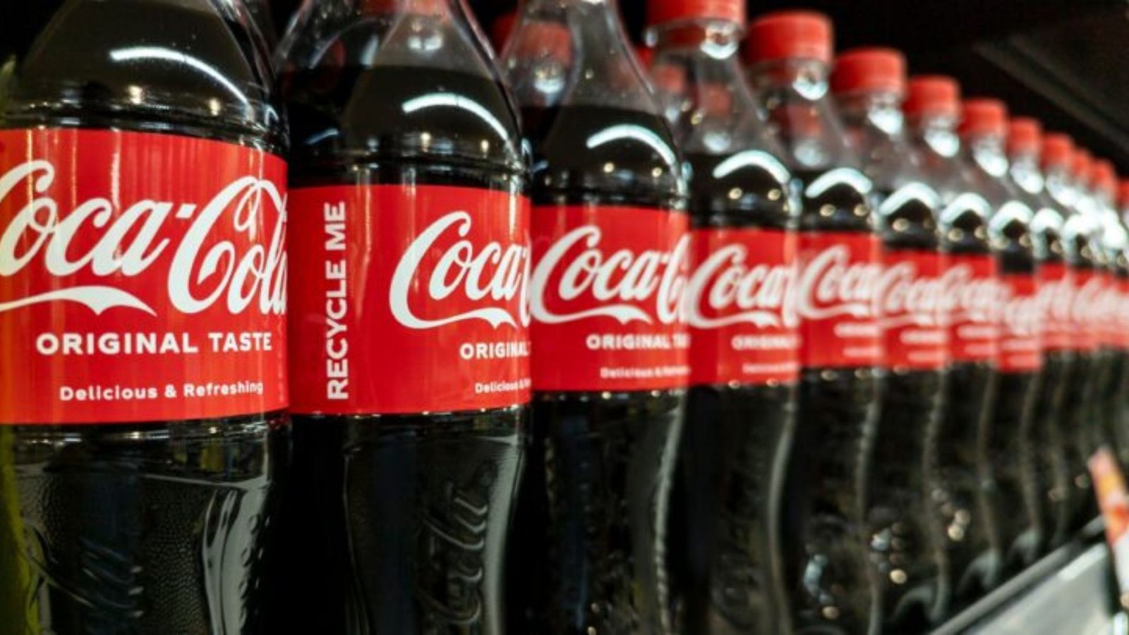 Coca-Cola Weighs Plastic Surge Amid Tariff Pressures | APAC